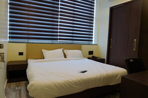 Quarto luxo | 1 quarto, escrivaninha, Wi-Fi de cortesia