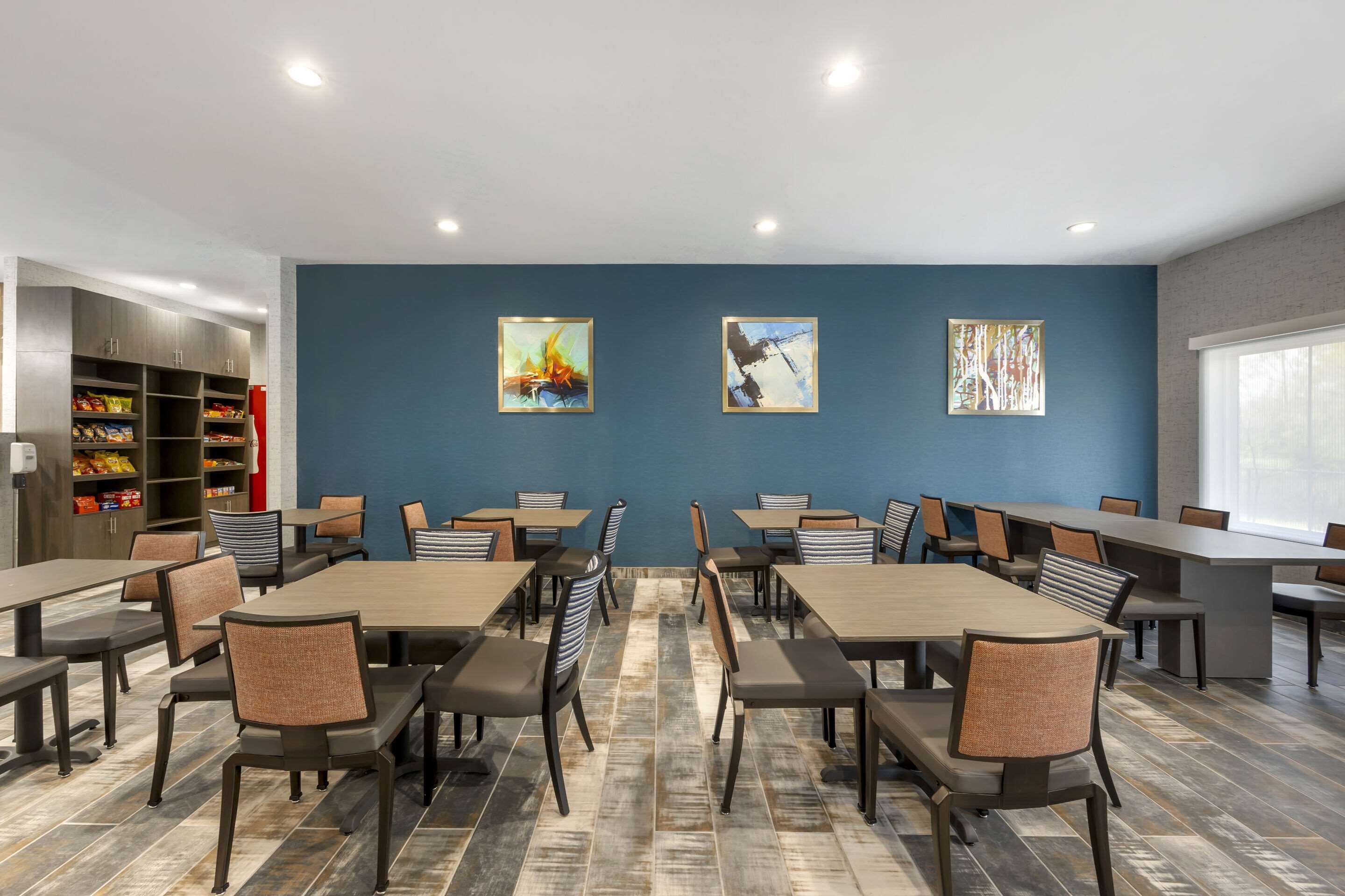 Café da manhã com buffet grátis todos os dias