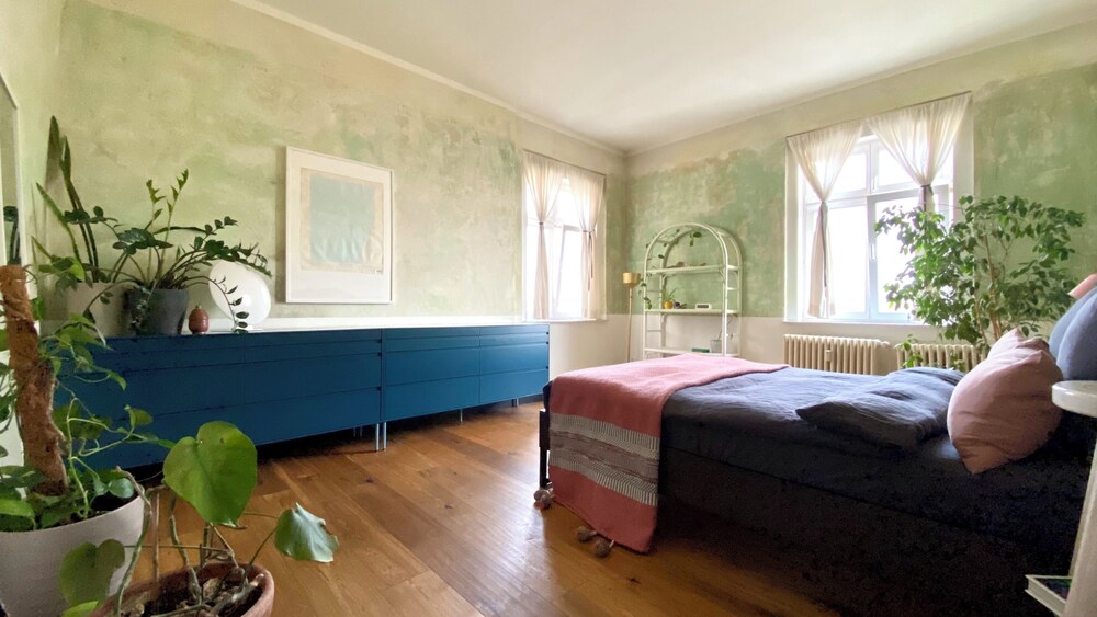 Sun Filled Top Floor, Centrally Located Gem - Berlin | Vrbo