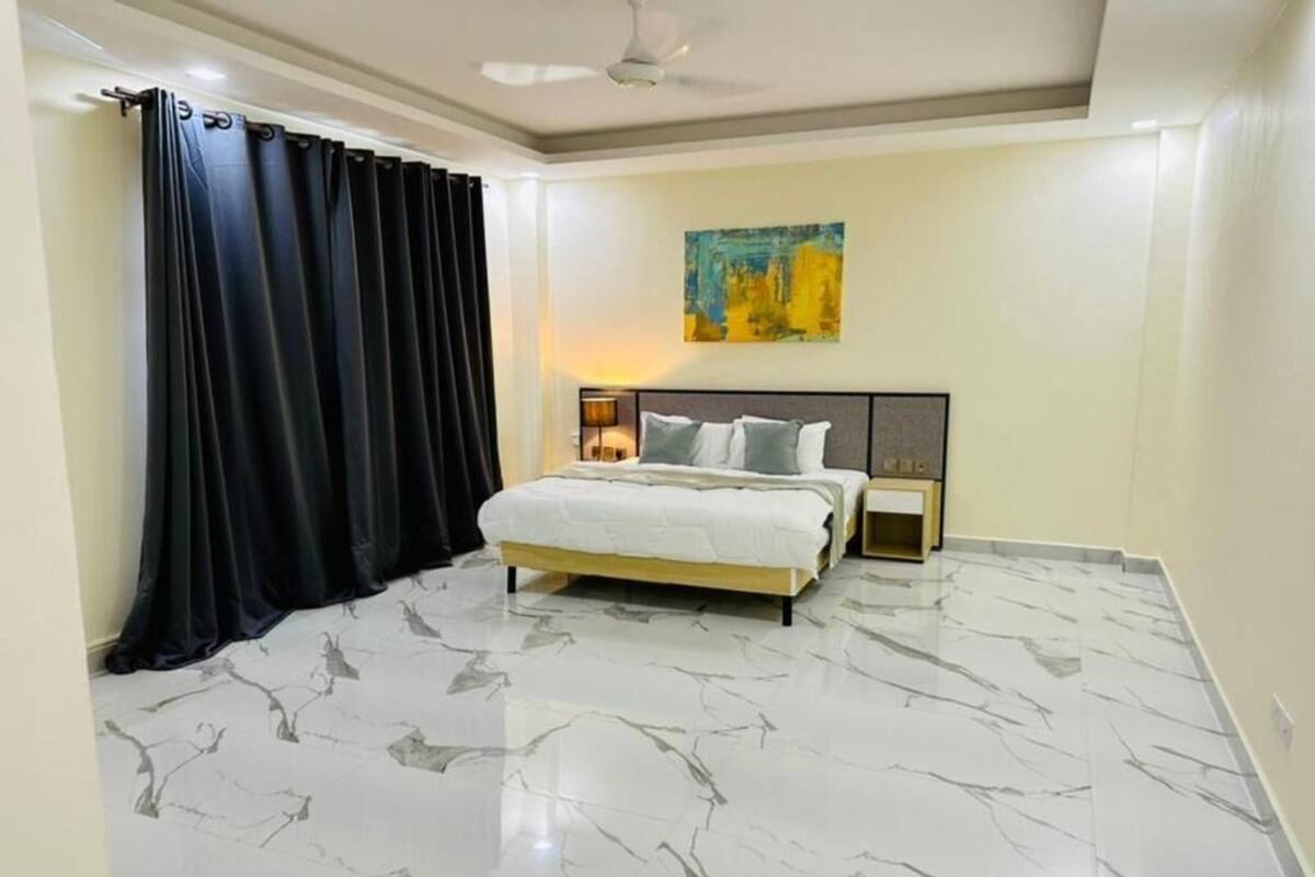 Apartamento superluxo, 1 quarto, cozinha americana, vista para a cidade | Roupas de cama premium, edredons de pluma, escrivaninha