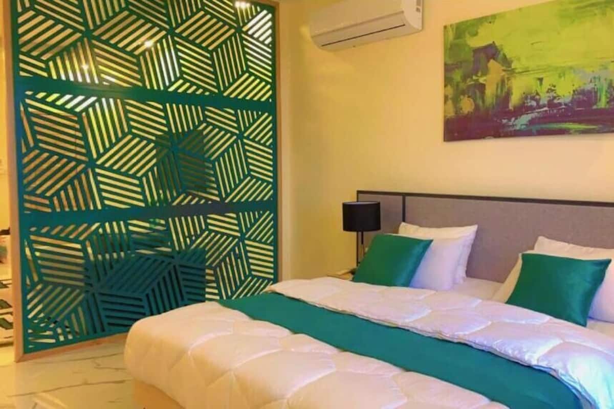 Estúdio superluxo, 1 quarto, cozinha americana, vista para a cidade | Roupas de cama premium, edredons de pluma, escrivaninha