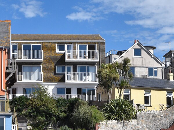 3 Bay View Court - Lyme Regis
