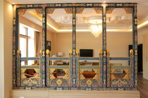 Suite Signature | Minibar, cofre no quarto, com decoração personalizada