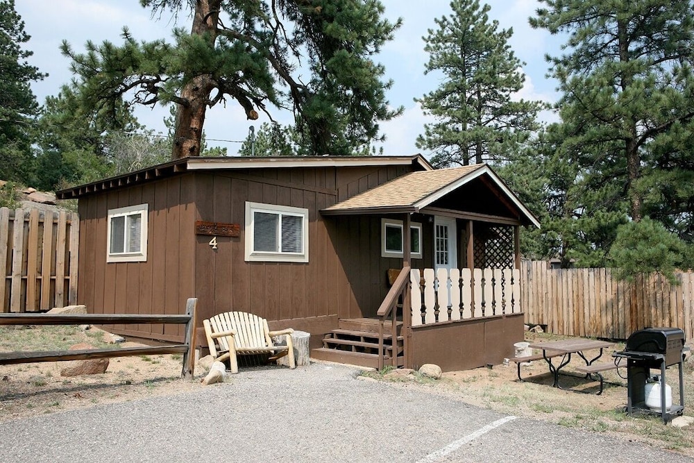 Lazy R Cottages: 4 1 Bedroom Cabin - Estes Park, CO