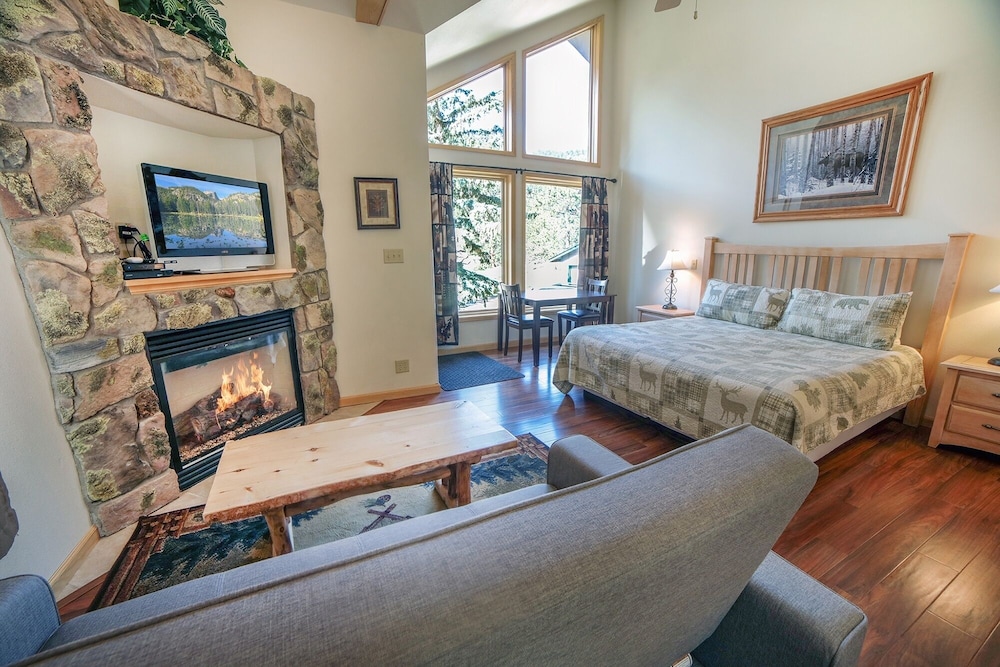 Sunnyside Knoll: 18 1 Bedroom Cabin - Estes Park, CO