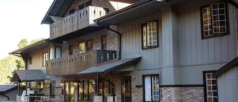 Condo, 2 quartos | Fachada