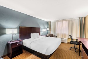 Quarto standard, 1 cama King, para não fumantes | Roupas de cama premium, escrivaninha, Wi-Fi de cortesia, roupa de cama