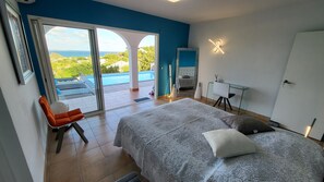Quarto Duplo Superior, 1 cama king-size, vista para o oceano | Cofre no quarto, Wi-fi grátis 