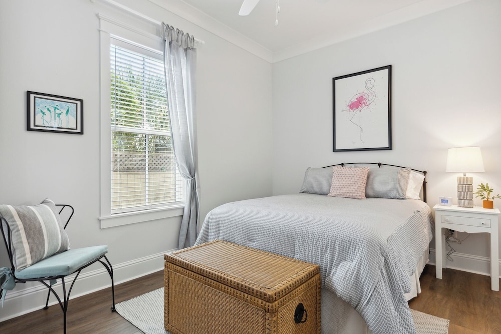 Classic Coastal Cottage ~ Steps to the Beach! 4-Seater Golf cart for ...