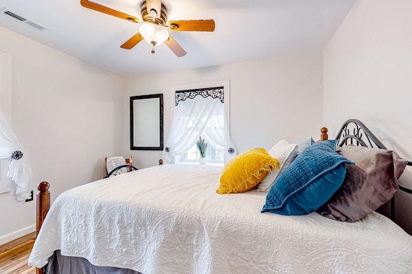 Hoots Hideaway | Cottage In Hendersonville - Hendersonville, NC