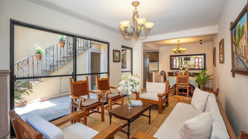Centro 2br Home With Rooftop Terrace - San Miguel de Allende