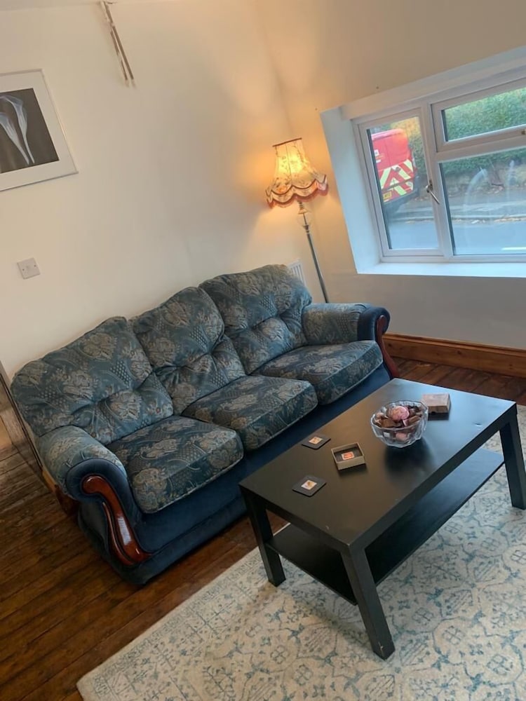 One Lovely Apartmt 1 Double & 2 Camp Beds - Stoke-on-Trent