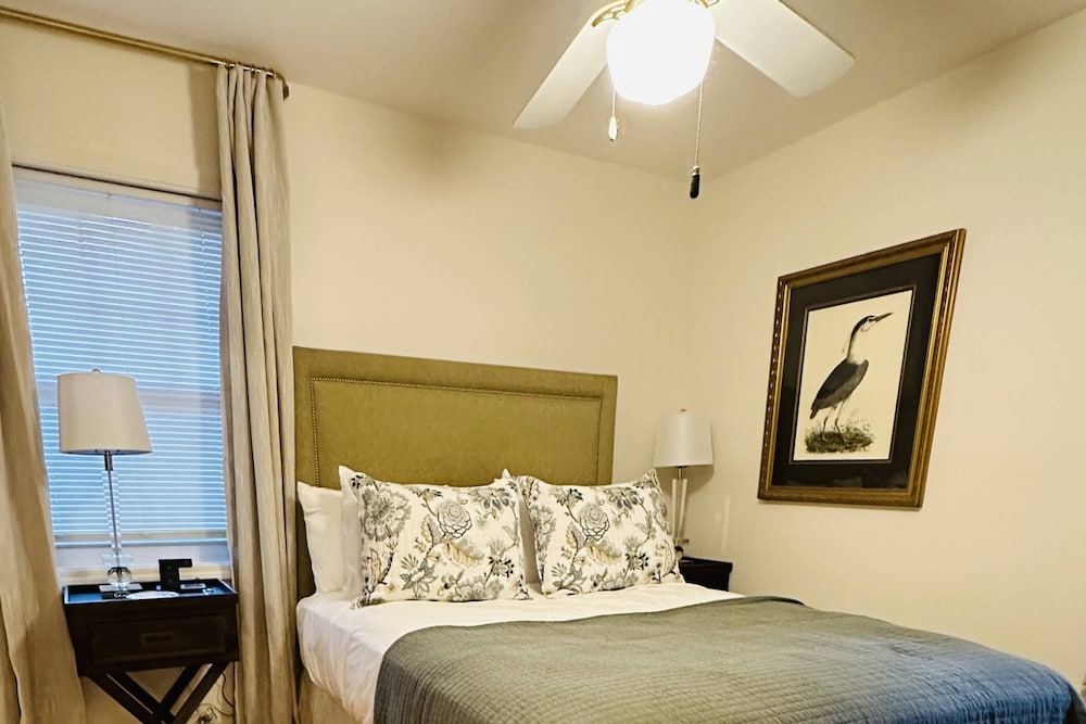 Explore Decatur From A Warm 2br Bungalow With Outdoor Firepit | Walking Distance To Food + Drinks - Atlanta, GA