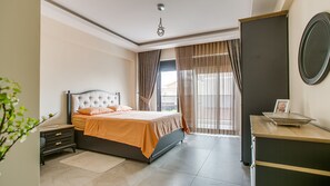 Villa Familiar | 3 quartos, roupa de alta qualidade, secretária, Wi-fi grátis