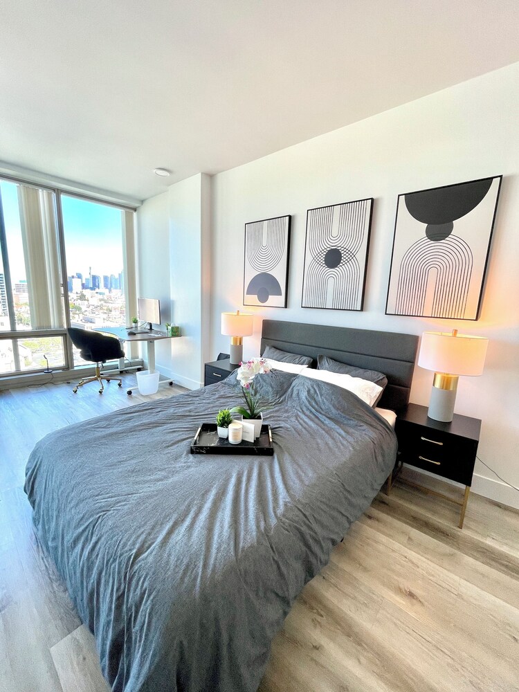 Upscale highrise apartment with city view in Ktown DTLA - Los Angeles ...