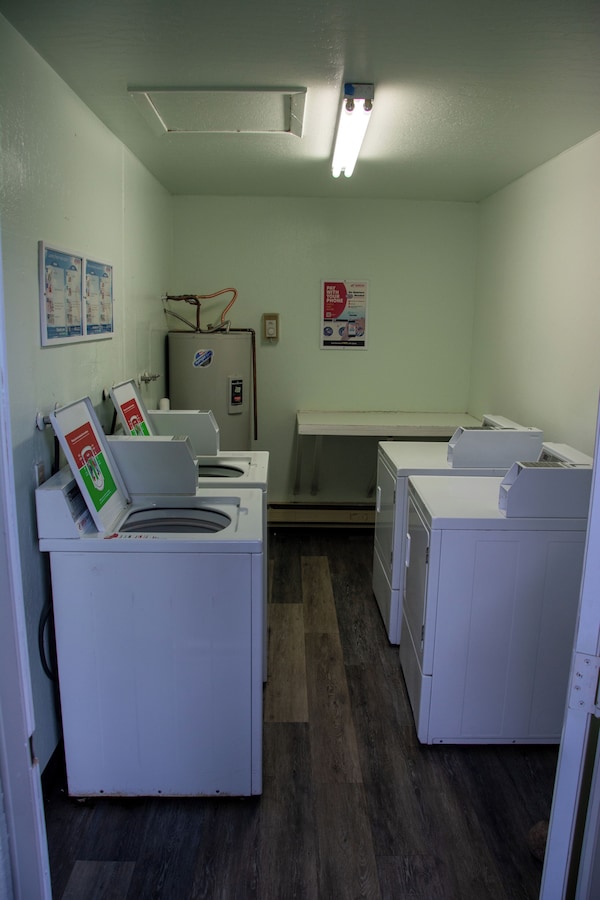 Family Friendly - Sleeps 6 - King Bed - Centrally Located, 10 Mins To Beach\/ski - Carson City, NV