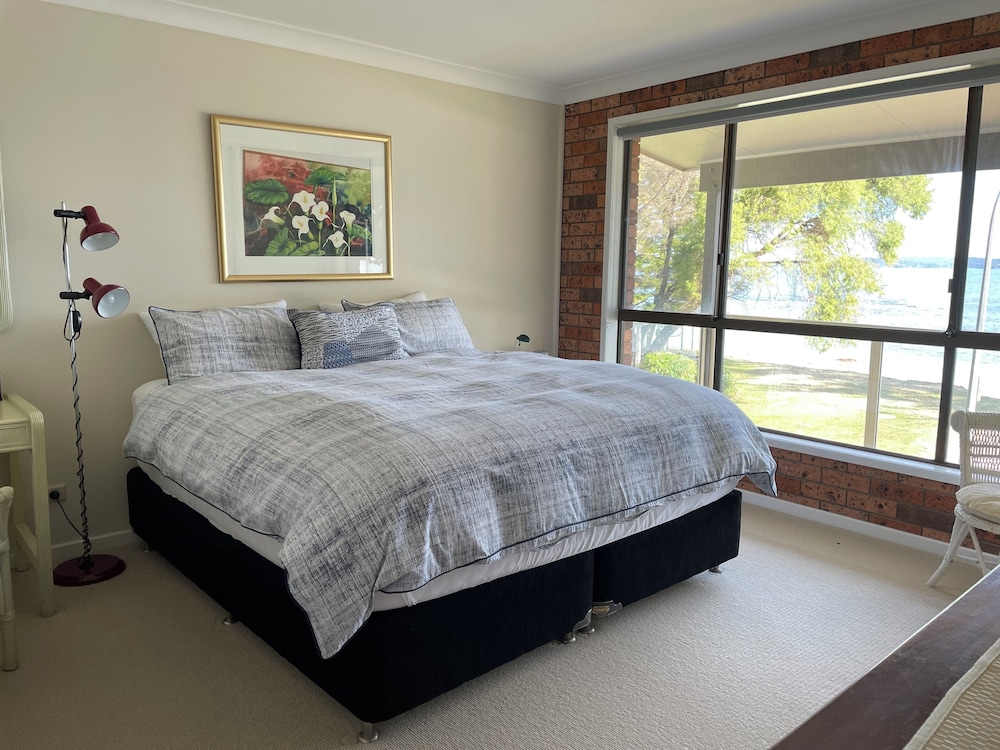 Beachfront Family Holiday Home - Long Beach