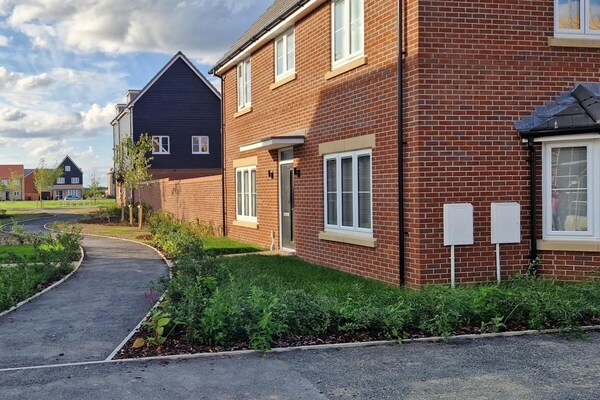 Peterborough - House - Sleeps 8 - Parking - Garden - Peterborough