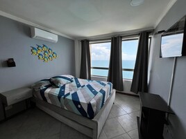 Apartamento família, 2 quartos, vista para o mar | Ferros/tábuas de passar roupa, Wi-Fi de cortesia, roupa de cama
