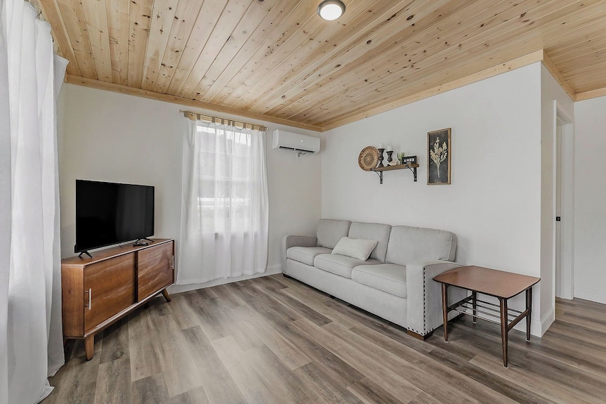 Completely Renovated 2 Bedroom Apartment In Quaint Celina - Dale Hollow Reservoir, TN