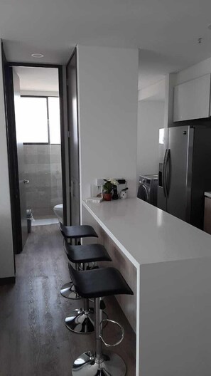 Apartamento panorâmico, 2 quartos, vista para o vale | Cozinha privada | Geladeira, micro-ondas, fogão, cafeteira/chaleira