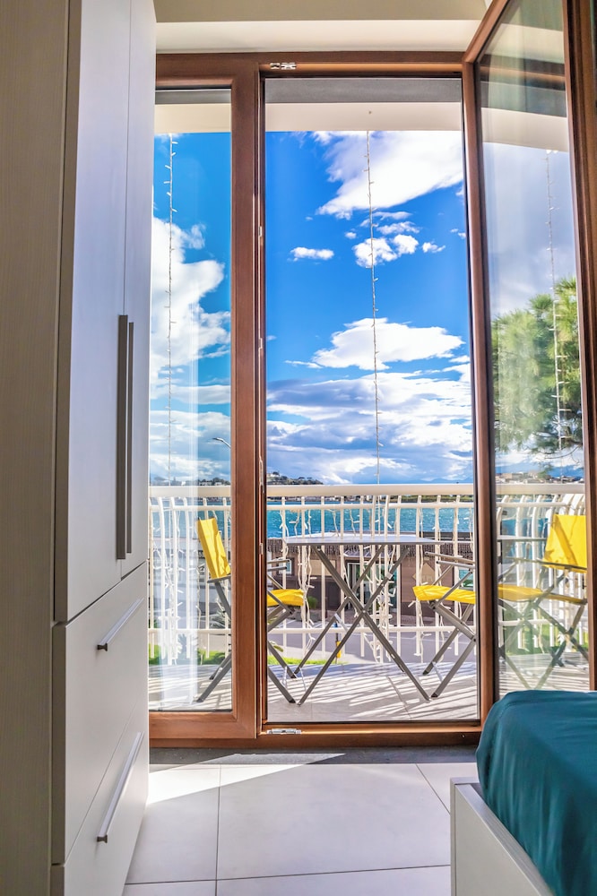 Happyrooms - Monte di Procida