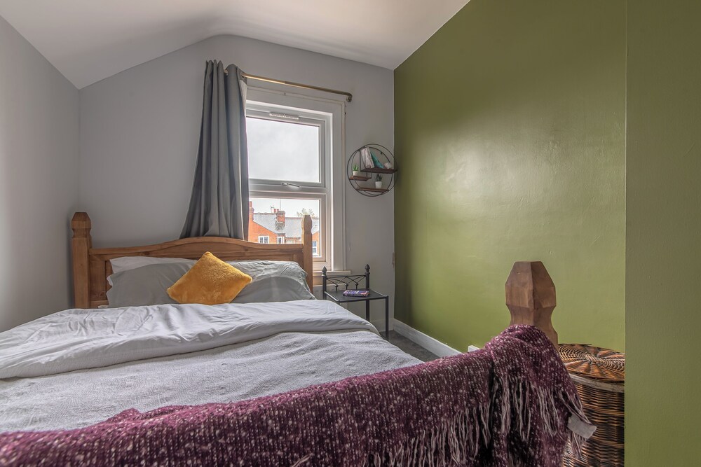 Large 5 Bed 2 Bathroom House - Reading Central - Parking Provided - Reading