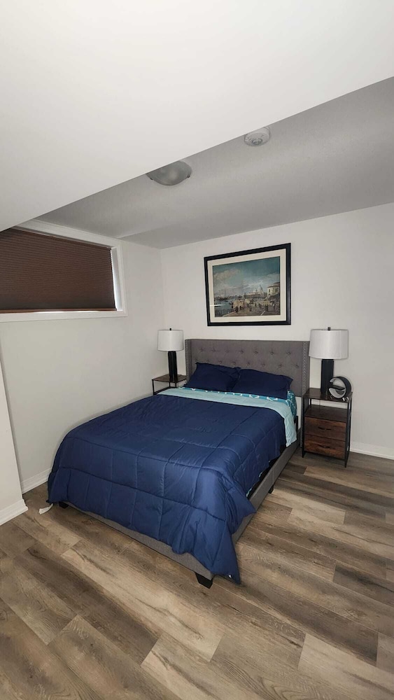 Romantic Gateway Loft, spacious/Cozy!5 Mins to the Falls /Niagara ...