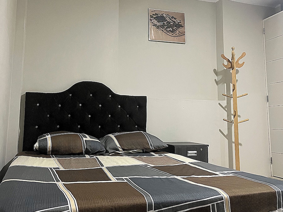 Quarto Deluxe, 1 cama de casal | Secretária, Wi-fi grátis, roupa de cama fornecida