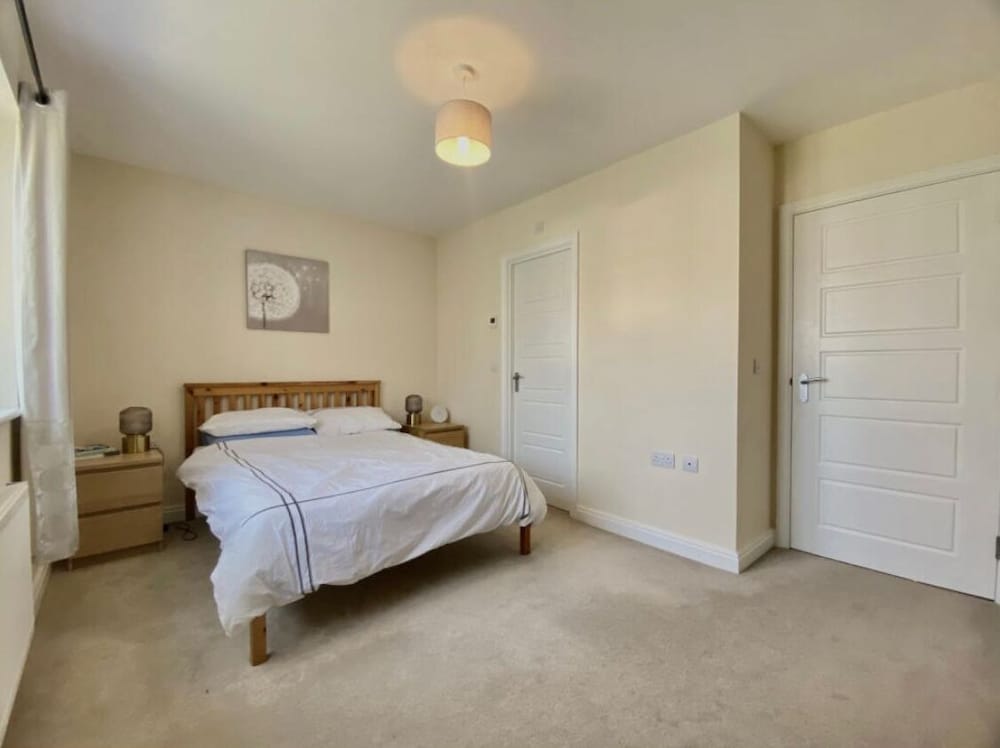 Lux 6 Bed Peterborough Serviced Accommodation | Solari Living - Peterborough