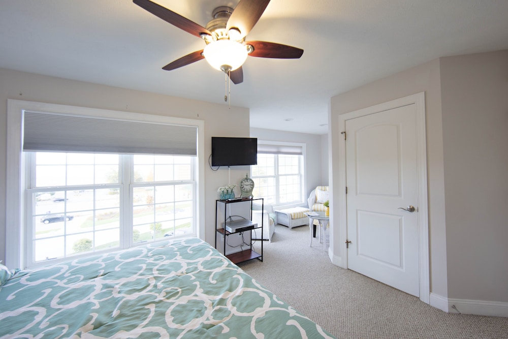 Downtown TC Condo with West Bay View! - Traverse City | Vrbo