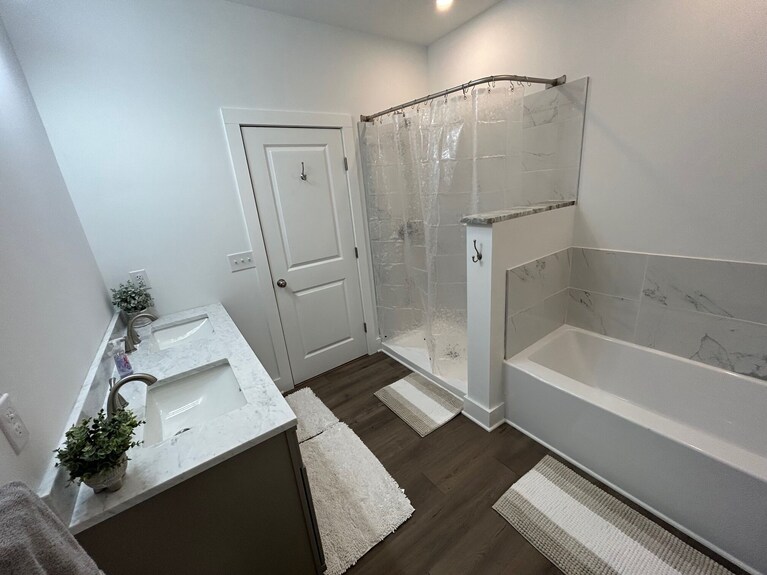 Brand New 3 Bedroom Next To Thourghbred Horse Farm With Views Of Saratoga Lake. - Saratoga Springs, NY