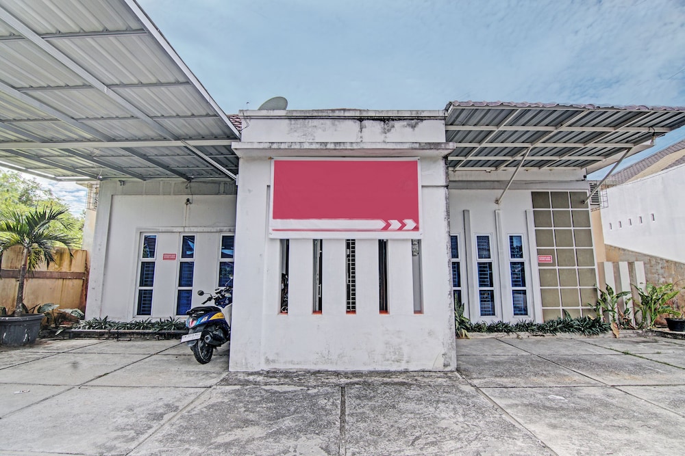 Spot On 92801 Penginapan Puti Syariahnearbandara Sultan Syarif Kasim Ii - Pekanbaru