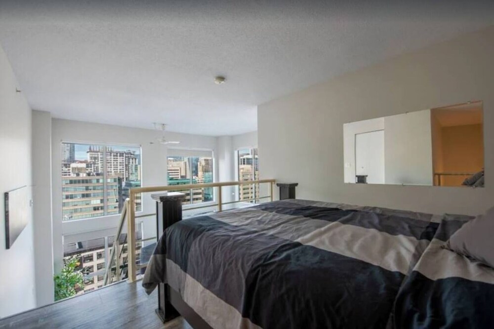 Queen Studio In The Heart Of Downtown - North Vancouver