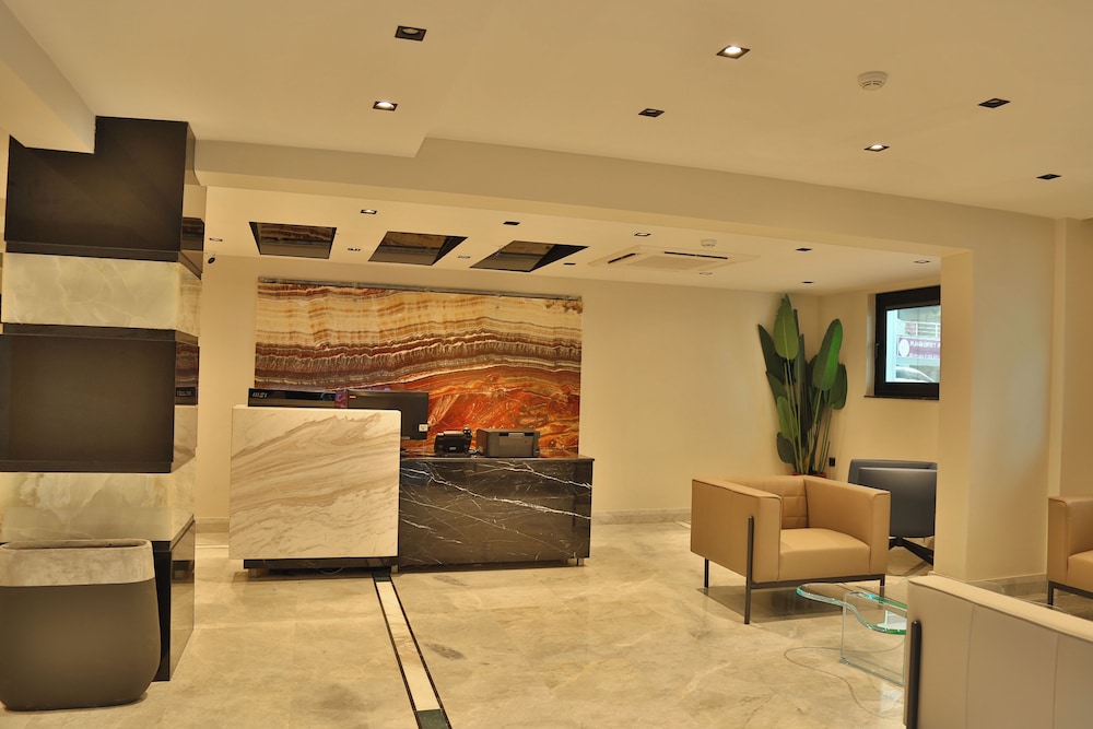 In The Middle Hotel - Antalya