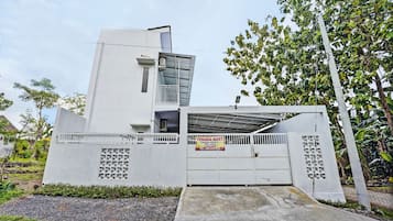 Fachada da propriedade
