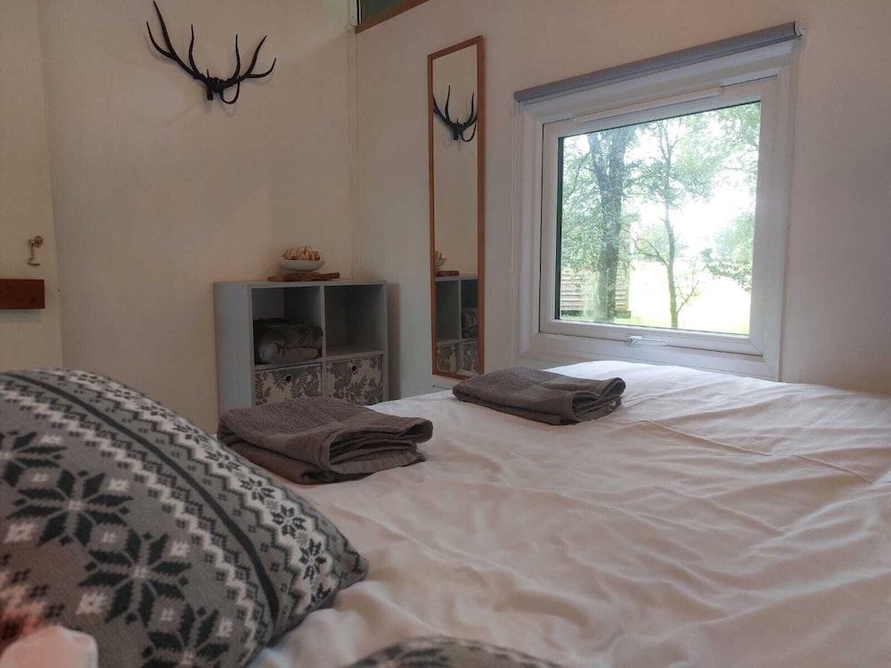 Charming Cabin, In Peaceful, Woodland Location By Babbling Burn. - Loch Awe