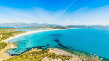 Apartamento, 2 quartos, varanda | Praia