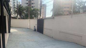 Estacionamento grátis, estacionamento com motorista grátis