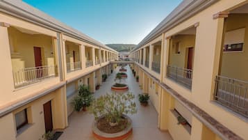 Apartamento, 2 quartos, varanda | Terrenos do alojamento