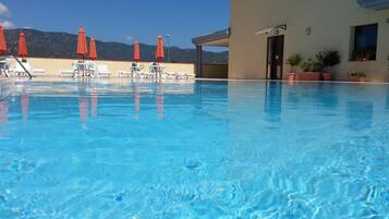 Apartamento, 2 quartos, varanda | Piscina | Piscina exterior