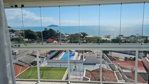 Apartamento Lua de Mel, acesso à piscina, vista para a praia | Lanai (alpendre havaiano)
