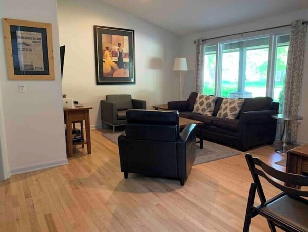 New 2 Br Condo & Private Courtyard. Clean. Modern Kitchen. Walk\/bike To Town. - Douglas, MI