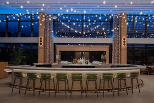 2 bares/lounges, bar na cobertura
