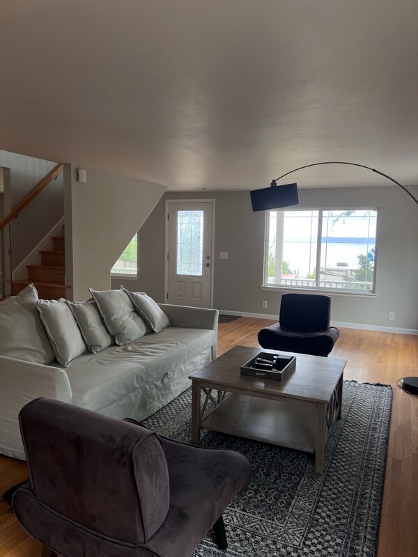 Incredible Puget Sound 4 Bedroom Home W Hot Tub - ケント, WA