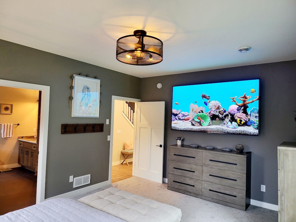 Posh Pelican House is guest favorite in quaint resort town of Breezy ...