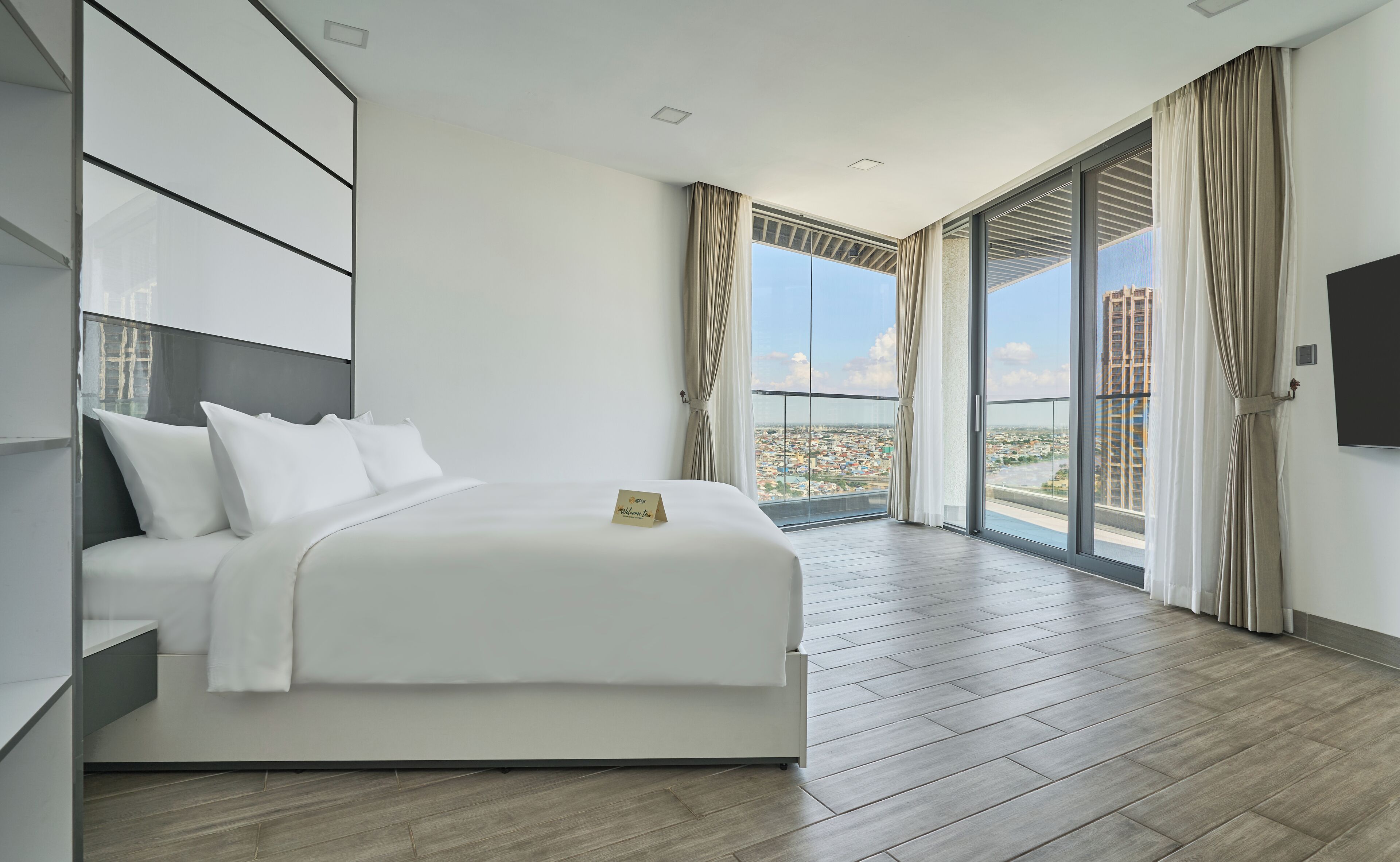 Dúplex Panorâmico, 2 quartos | Edredões de penas, camas de colchão pillowtop, cofre no quarto 