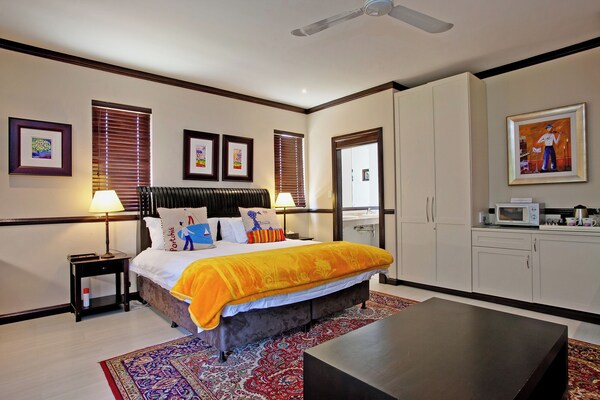 No66 Sandton Lodge - Johannesburg