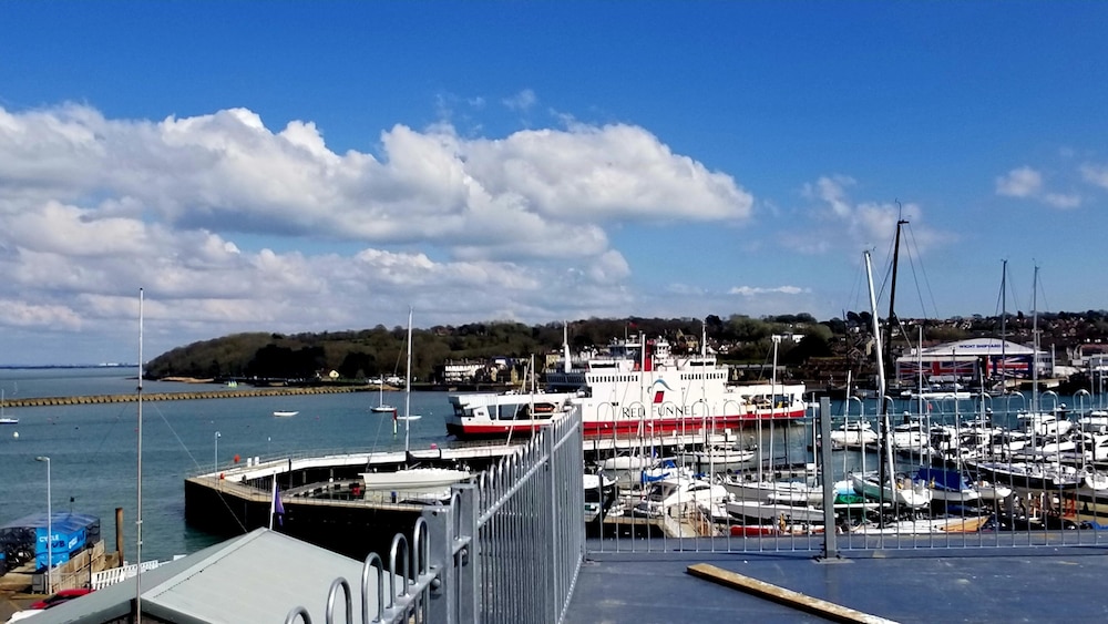 Pinnacle Suites - Isle of Wight
