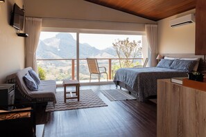 Chalé Superior, 1 cama queen-size e sofá-cama, varanda, vista para a montanha | Vista do quarto